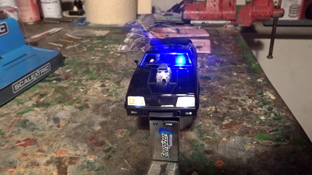 Ford XB Falcon V8 Interceptor 'Mad Max' mit Blaulicht - Slot Car-Umbau ...