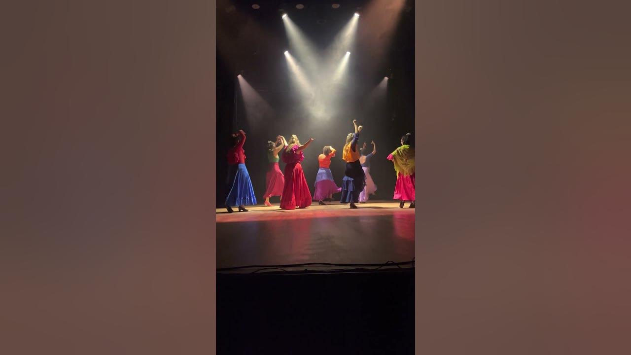 Sevillanas (trecho) /// Faz escuro mas eu danço/// 3a Mostra de Fim de ...