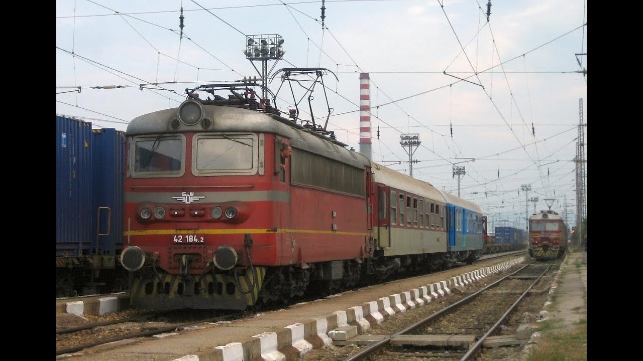 Bulgaria: BDZ Class 42 electric loco departs from Volujak on a Sofia to ...