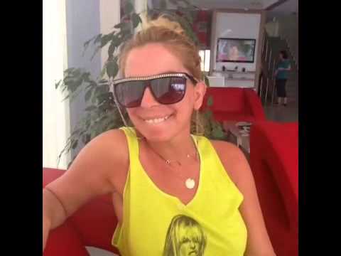 Berna Arıcı Tatilinden Video Show