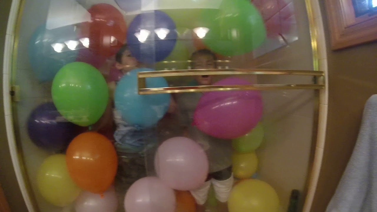 Filling bath tube with 500 balloons!!!!! - YouTube