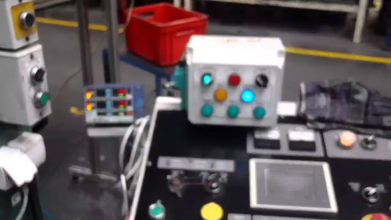 In die riveting - Porte contact 1 - YouTube