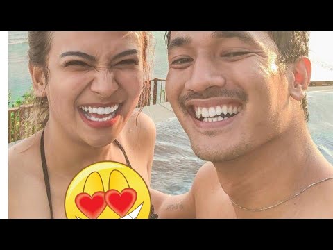 Woow..!! 7 Pose Mesra Artis Saat Berenang Bareng Pacar