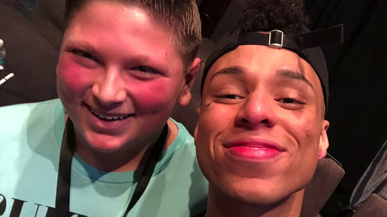 PLAYLIST LIVE ( i meet larray!) - YouTube