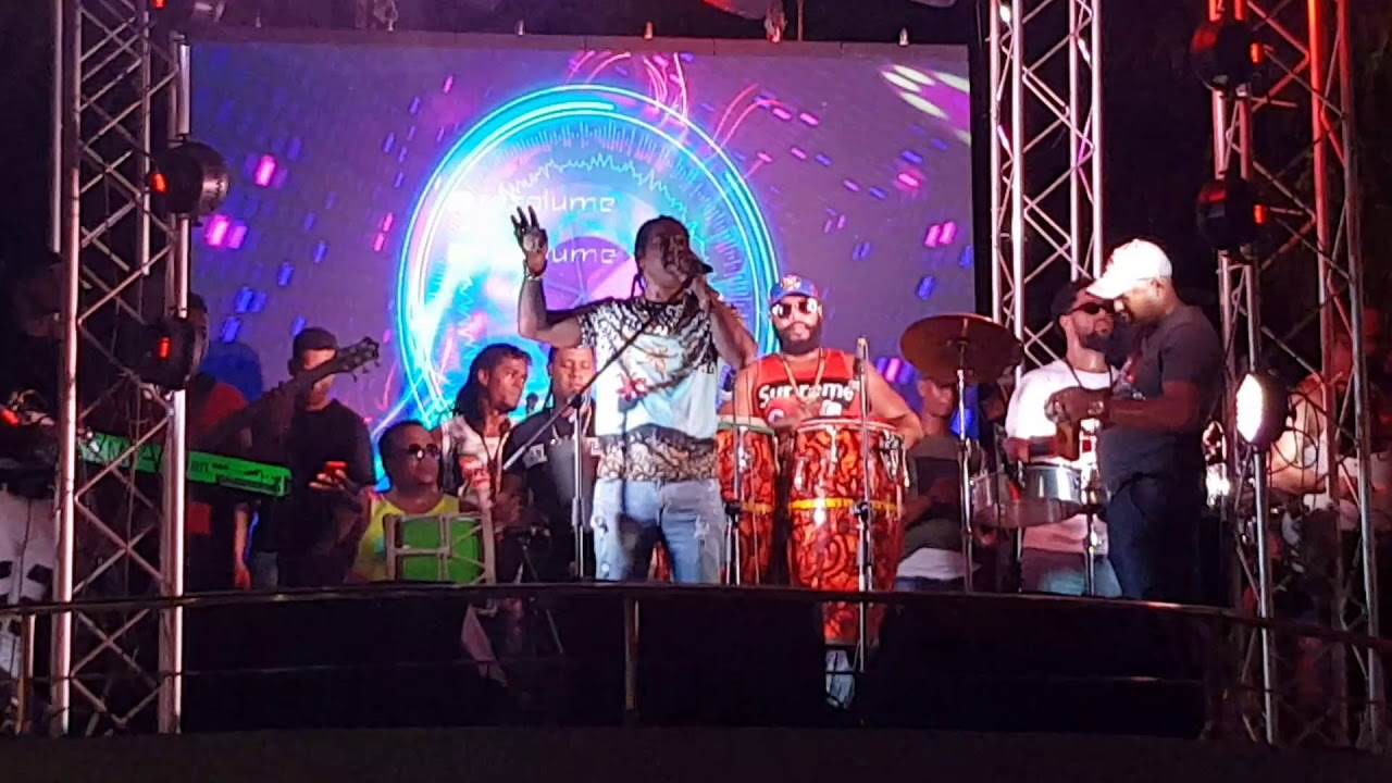 Omega "El Fuerte" en Vivo! (Parte 2) - YouTube