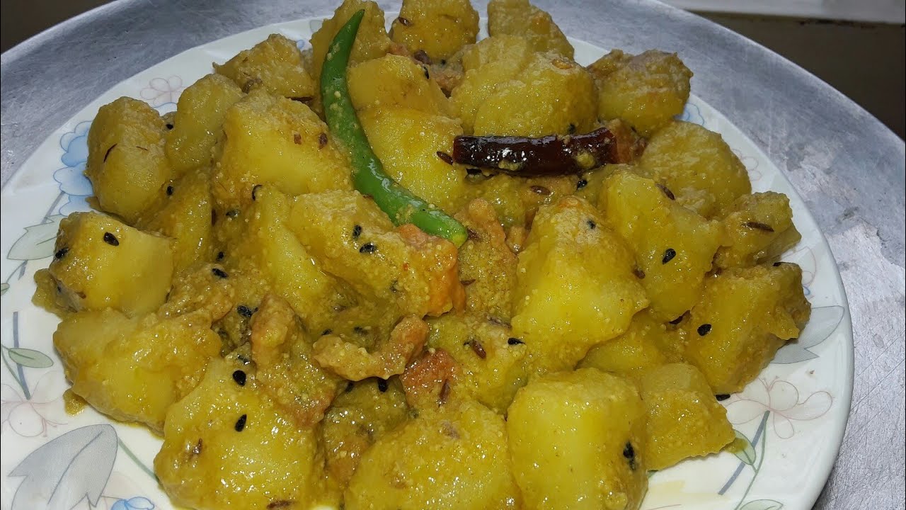 Aloo posto bori diye। Niramish bengali aloo bori posto।potato poppy ...