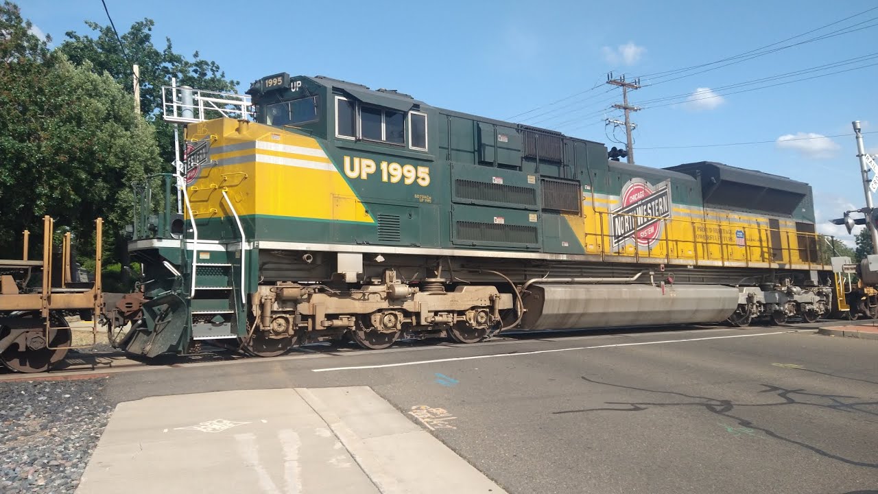 UP 7755 leads the rerouted NB IOANP with UP 1995 CNW - YouTube