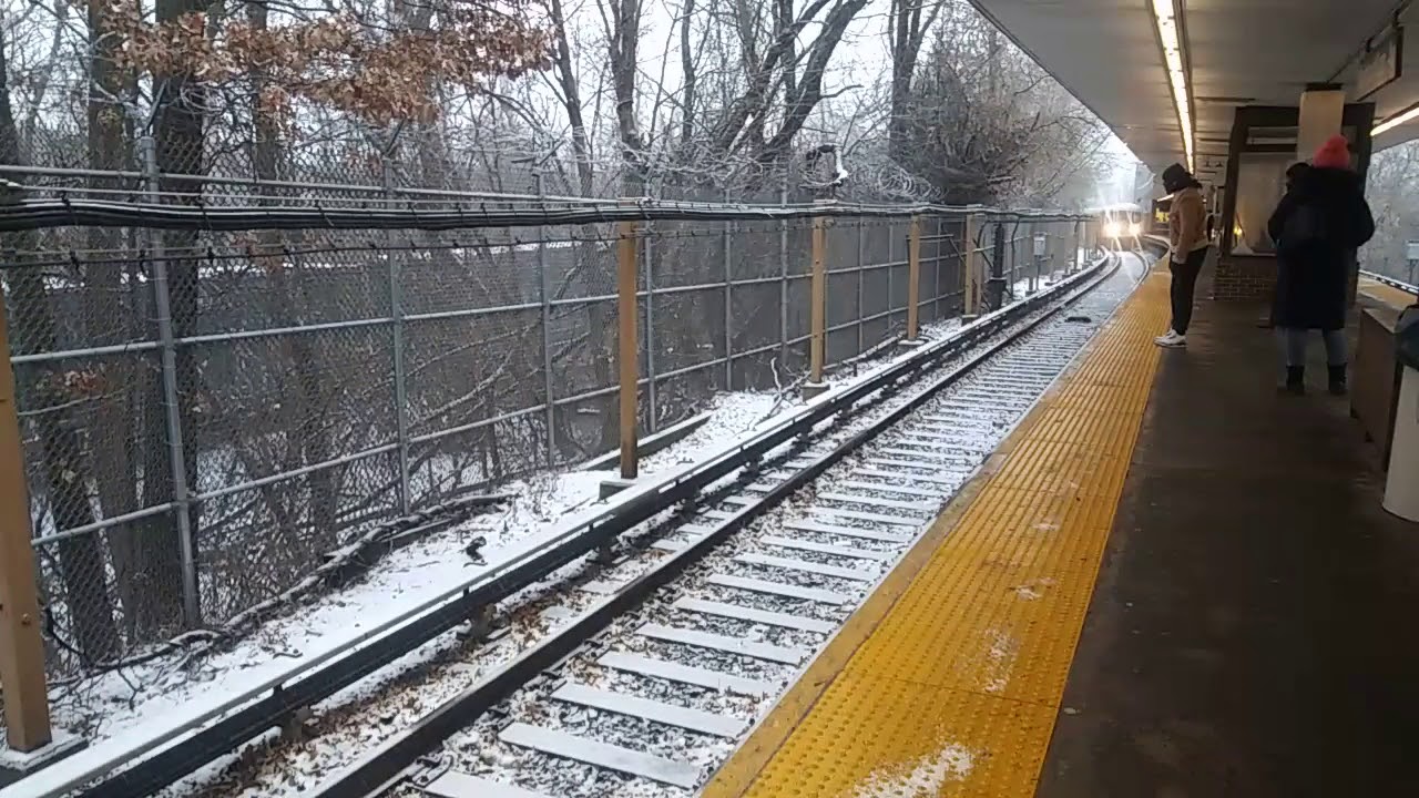 R42 M Shuttle Train terminate @ Metropolitan Avenue - YouTube