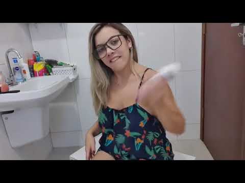 Mah Santos se depilando