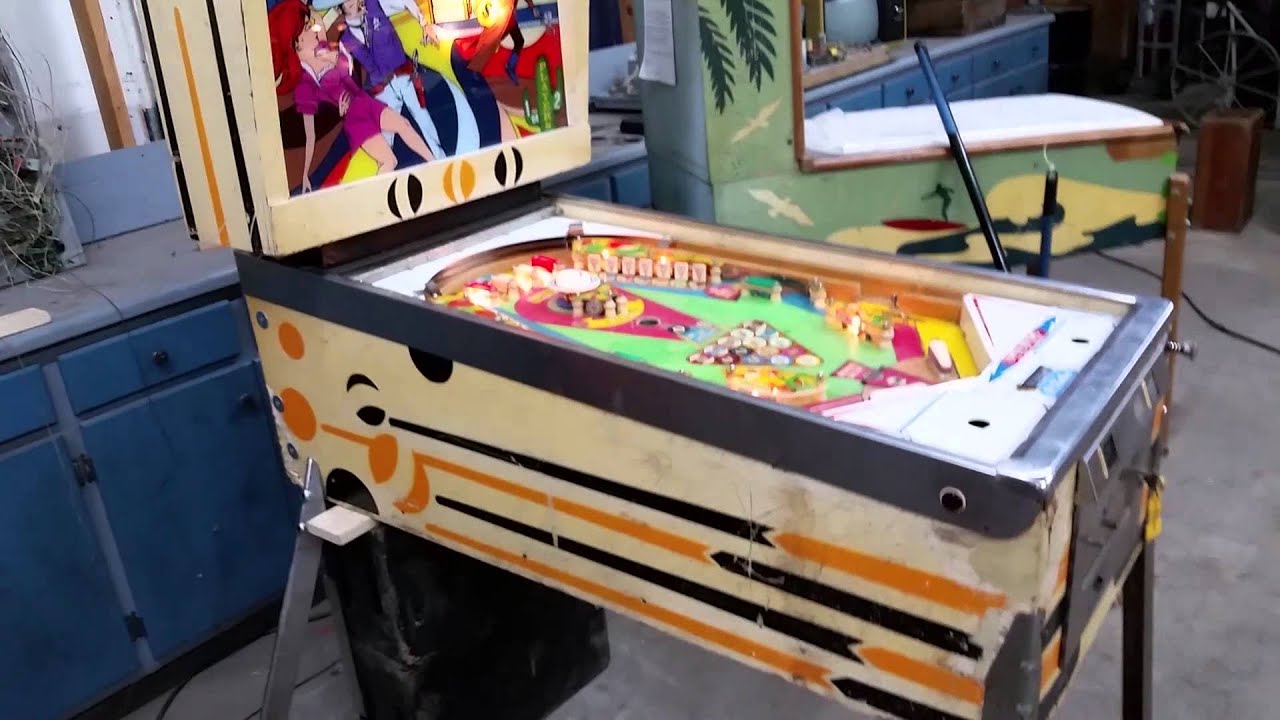 Behind the scenes pinball machines on movie set - PinballHelp.com - YouTube
