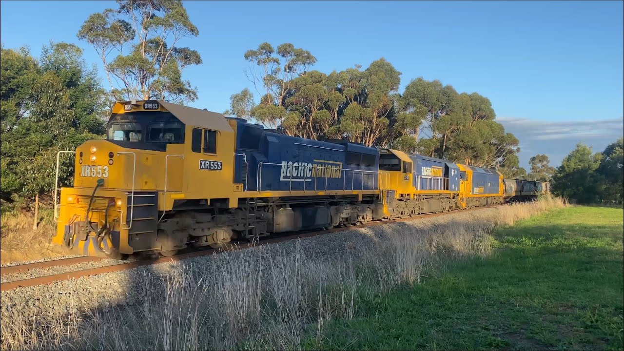 9157 Pacific National grain with XR553 XR555 G541 from Geelong heading ...