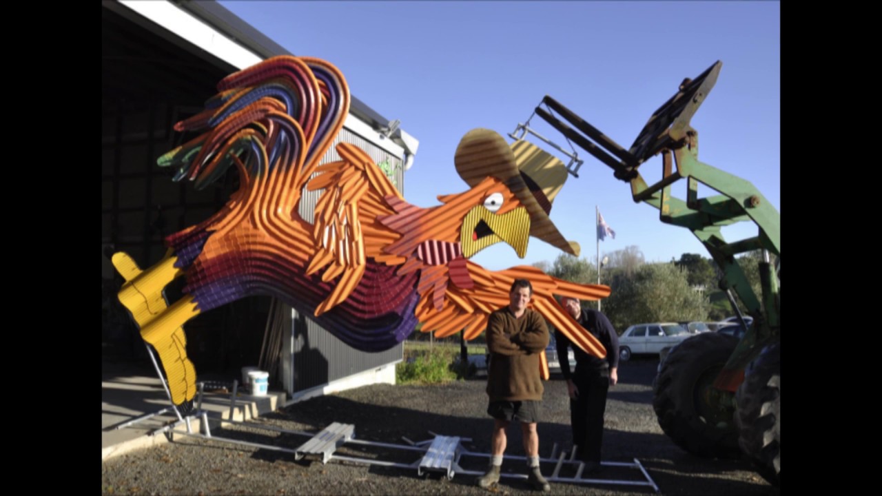 Steven Clothier's Corrugated Creations in Tirau - YouTube