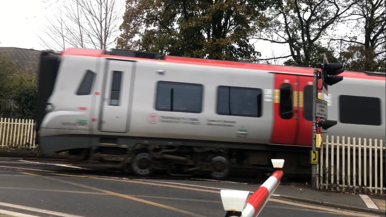 Nantwich Newcastle Road Level Crossing, Cheshire (3/11/24) - YouTube
