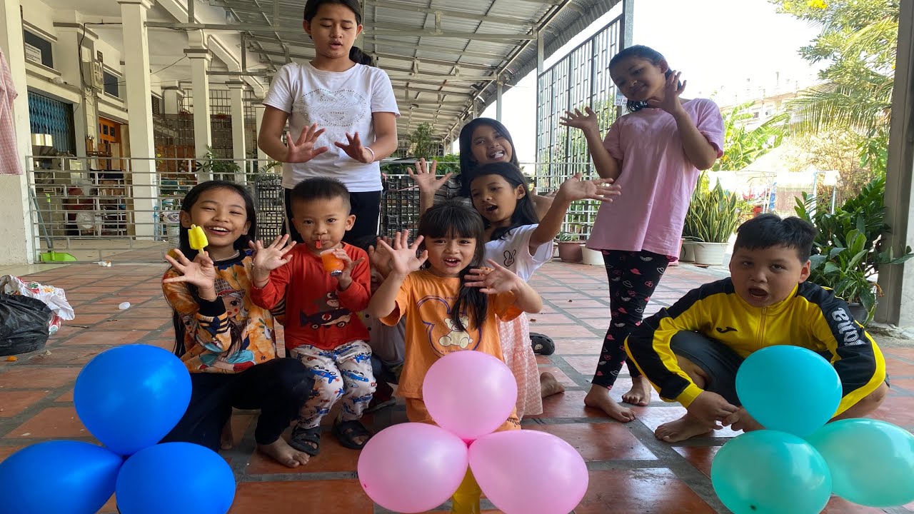 Jumping ballon’s colors challenge jump to right color and winners will ...