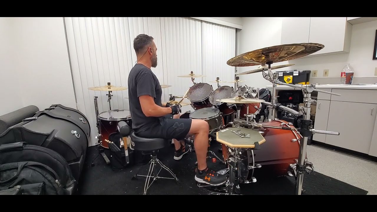 TUESDAY DRUMMING TIPS - USING DOUBLE BASS WITH YOUR DRUM FILLS - YouTube