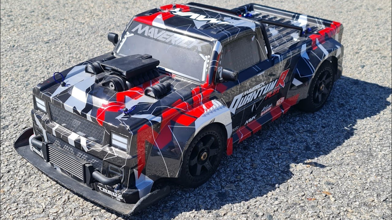 Maverick Quantum R flux quick street bash on 4s - YouTube