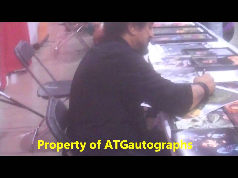 Tom Savini Signing Autographs at the 2013 Motor City Comic Con - YouTube