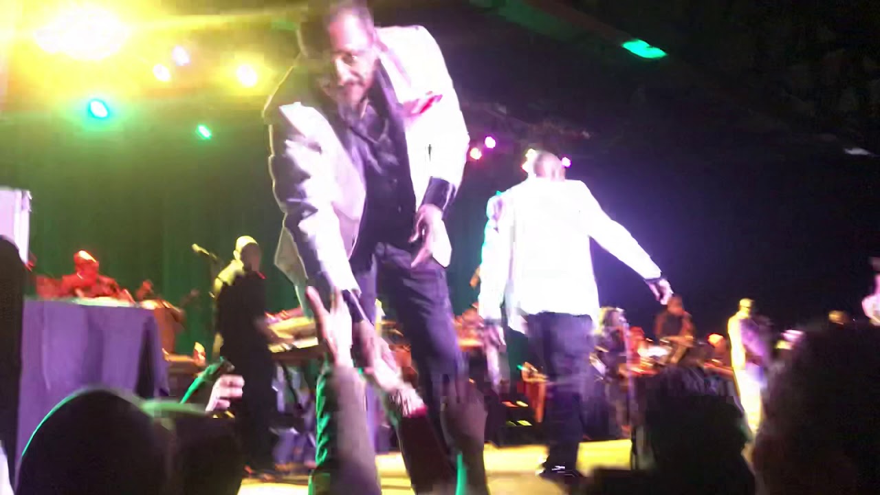 ME SHAKING THE LAST SURVIVING MEMBER OF “THE TEMPTATIONS” - YouTube