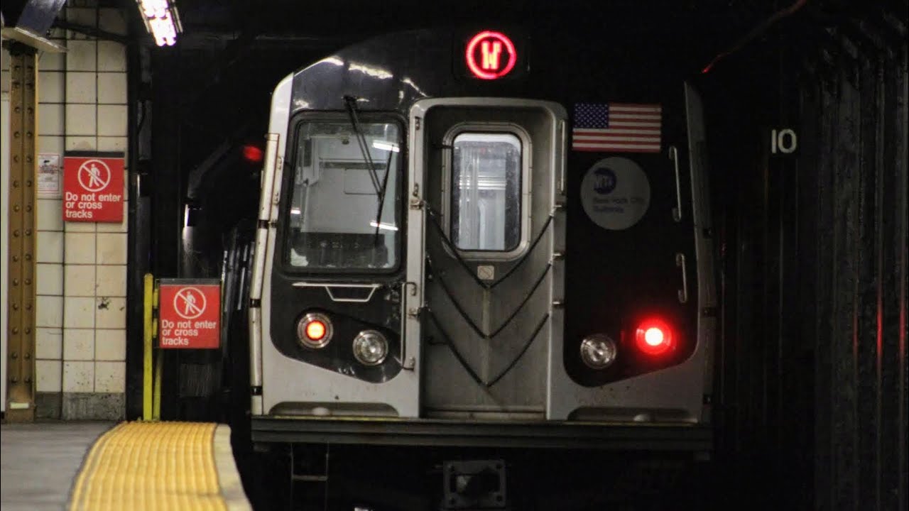 ᴴᴰ BMT Broadway Line: (R) & (W) Trains at City Hall Station - YouTube