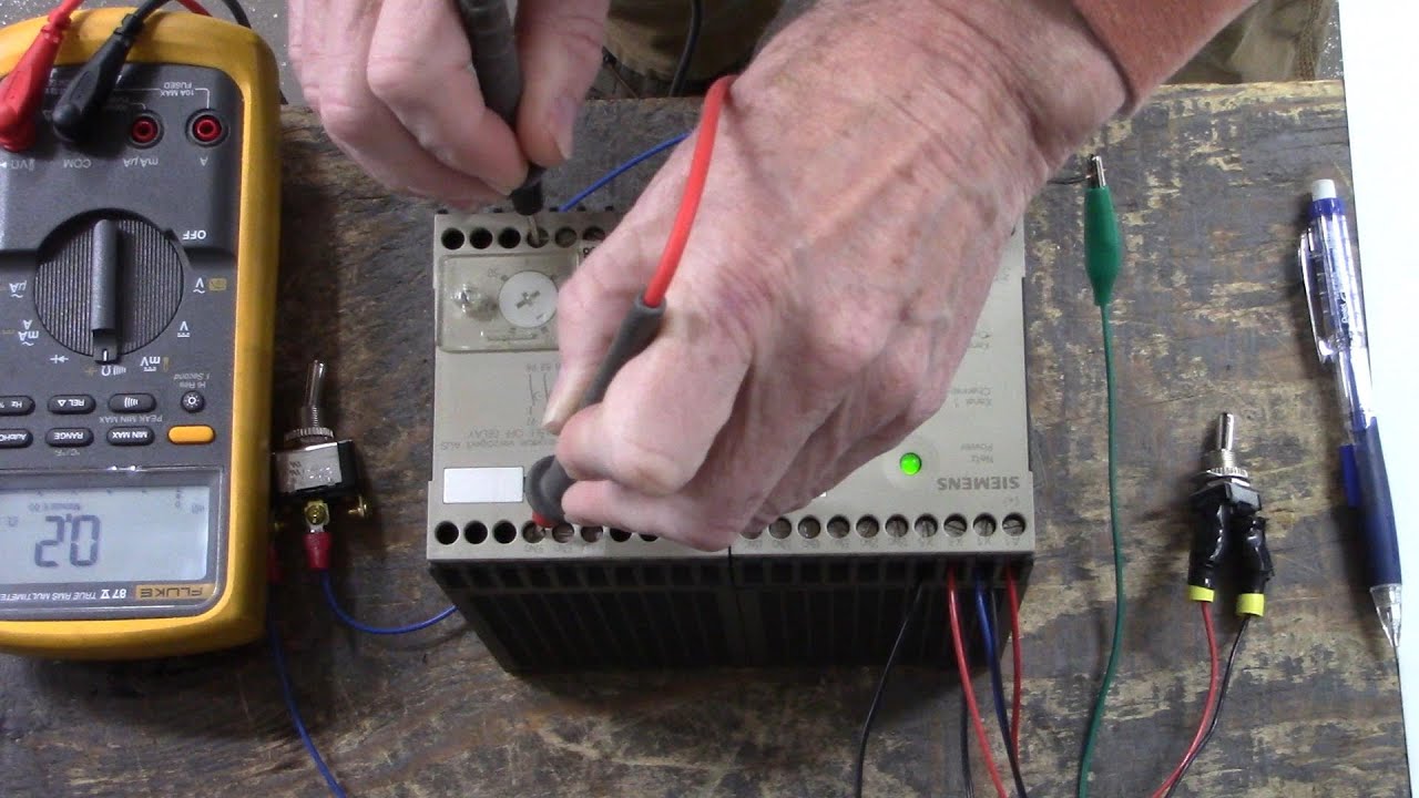 Siemens EStop Safety Module 3TK2807-0BB4 - YouTube