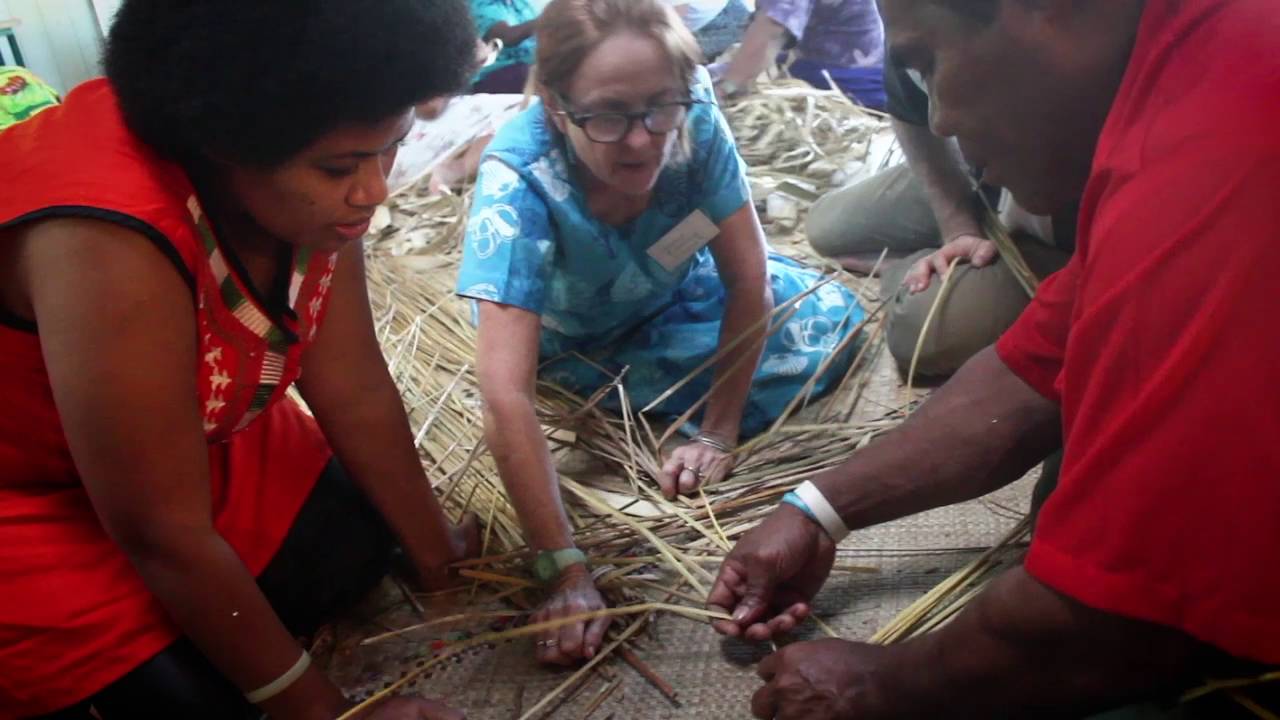 Weaving with kuta - YouTube