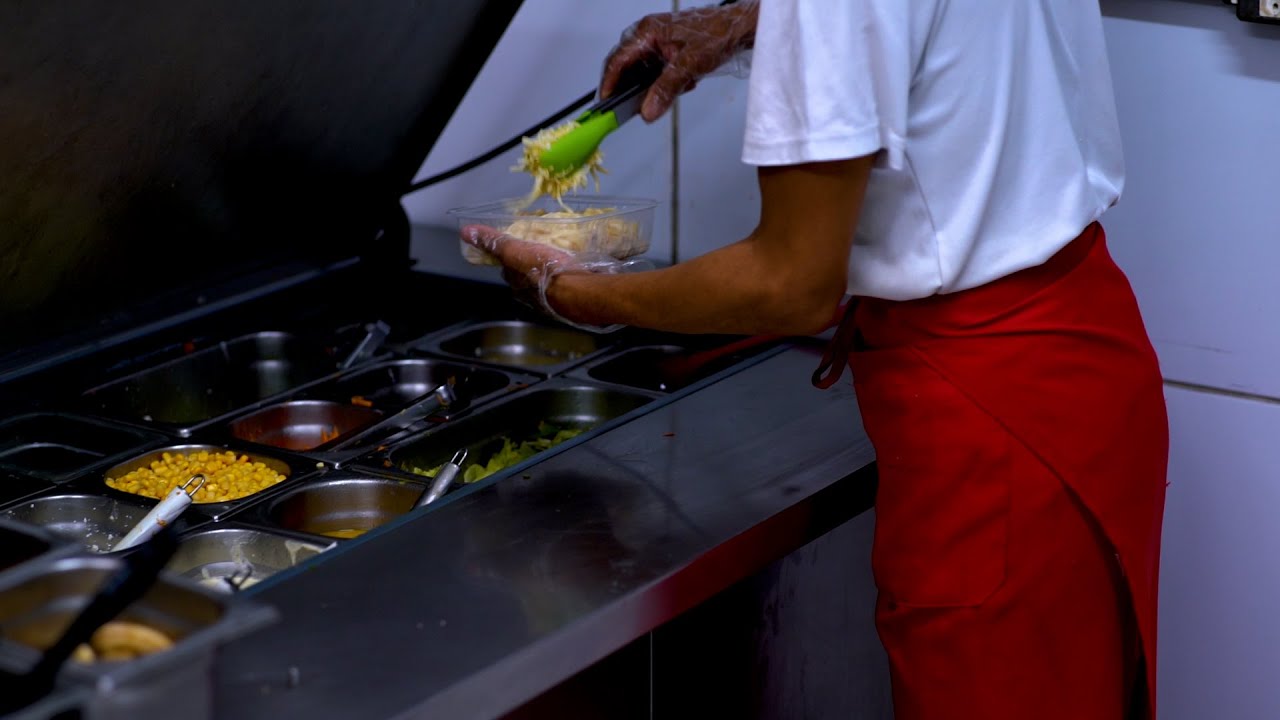 O primeiro restaurante no conceito de dark kitchen no Brasil, clique e ...