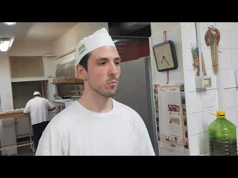 Pane , crocette , bauletti cotti in un forno d'altri tempi - YouTube