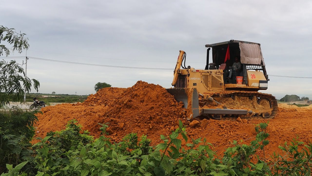Awesome powerful bulldozer machine working pushing soil to slope ...