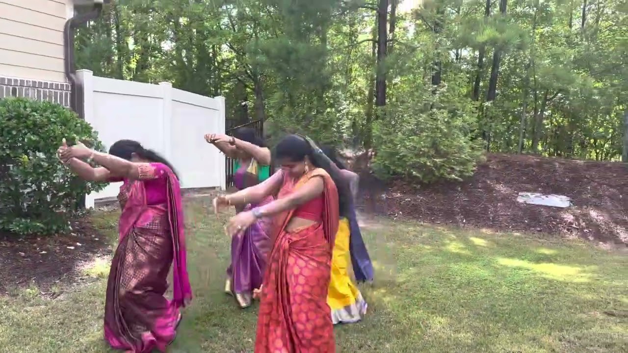 Musicians dance performance - YouTube