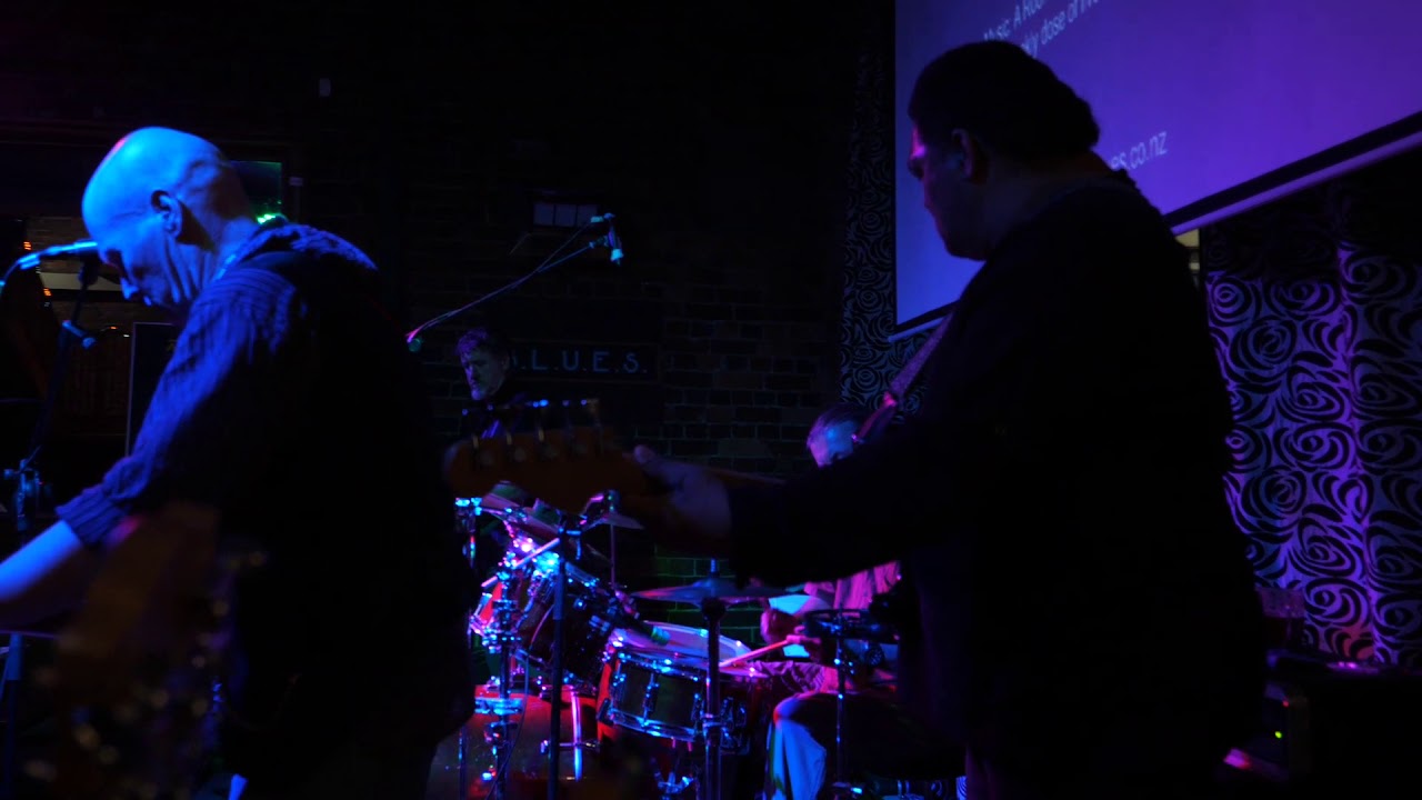 Del Thomas & Del Thomas Band -Living On A Fault line - YouTube