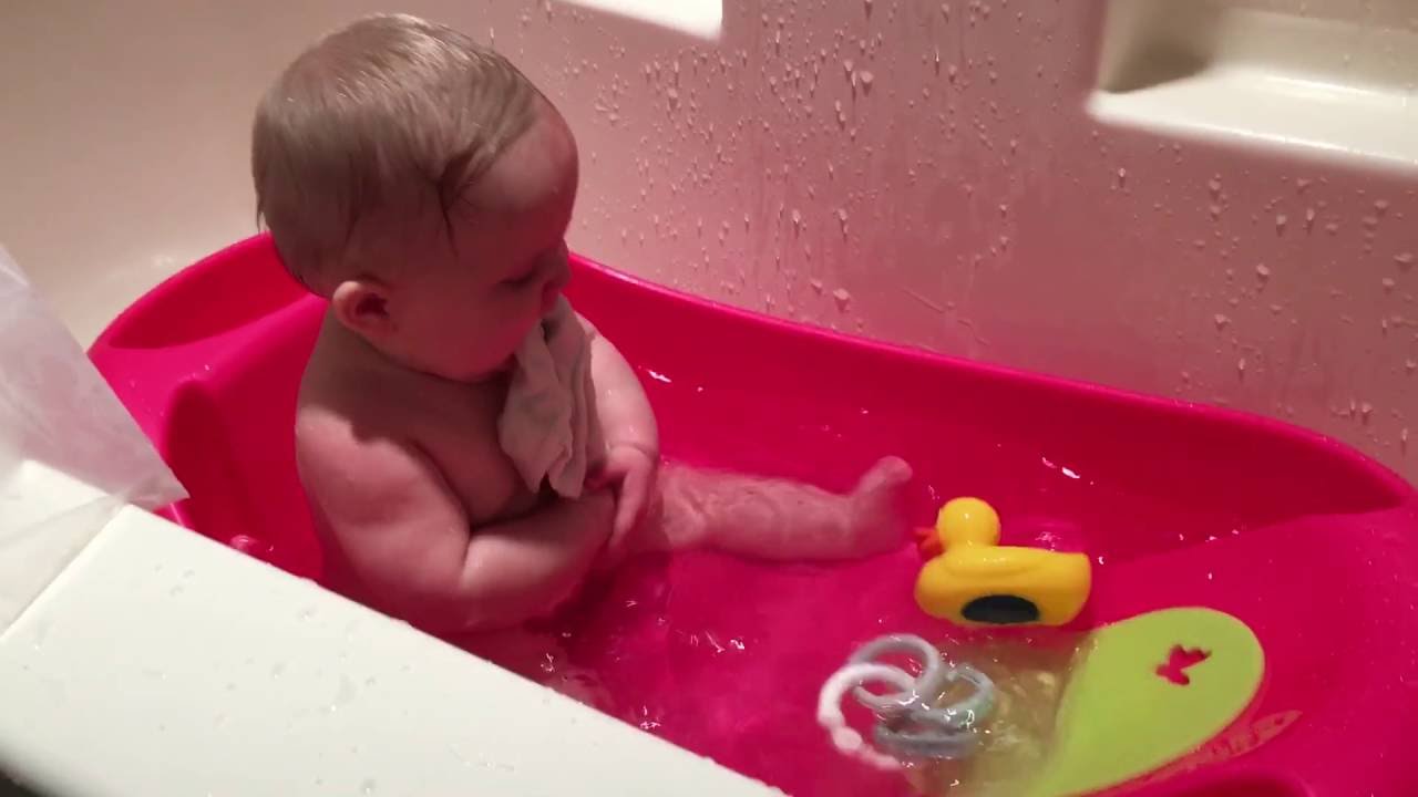 Bath Time, Splash Time - 11 Dec 2016 - YouTube