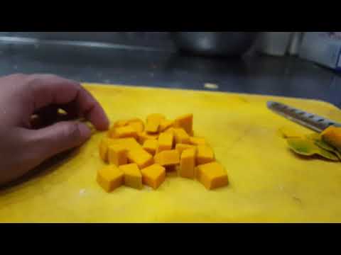 TUTORIAL CARA MEMOTONG LABU KUNING UNTUK DI JADIKAN MENU MASAKAN SUP ...