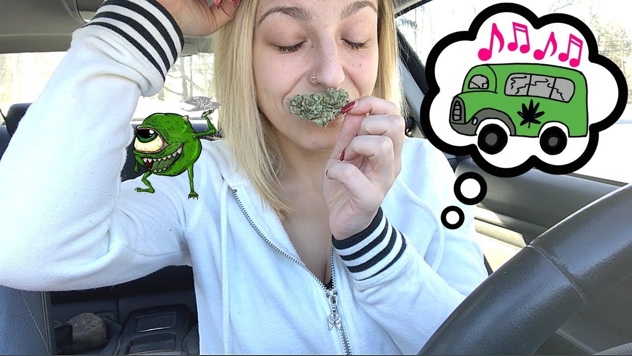 SMOKING A BLUNT TO THE FACE | HOTBOX SESH | 3 BLUNTS - YouTube