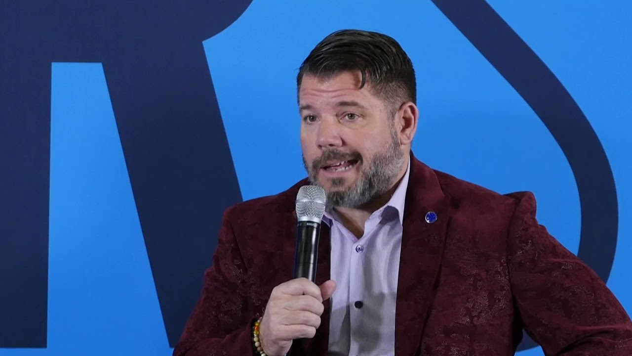 Tom Hickman Wraps Up PrimeTime in Houston on the CenterStage - YouTube