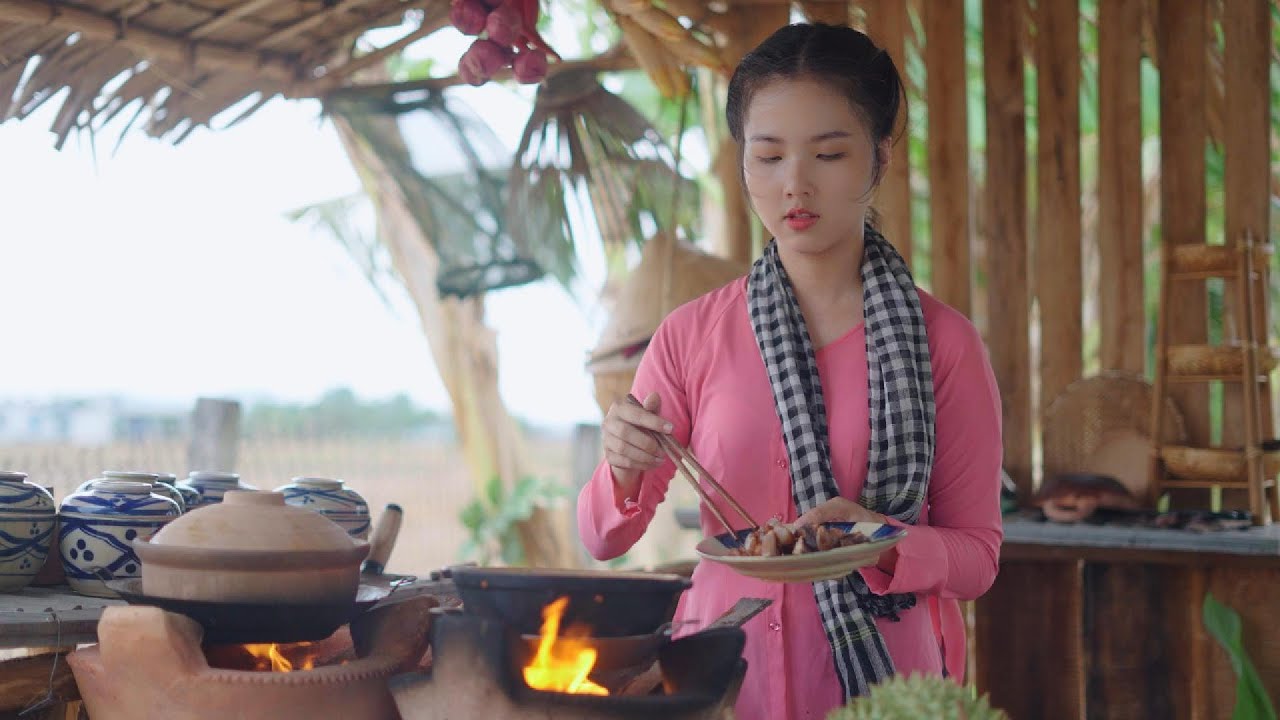 Building My Own Treehouse & Cooking a Countryside Chicken Salad: A Cozy ...