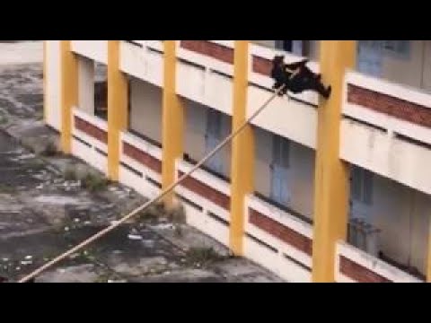 Vietnamese SWAT Team Climb Building using Wooden Pole - YouTube