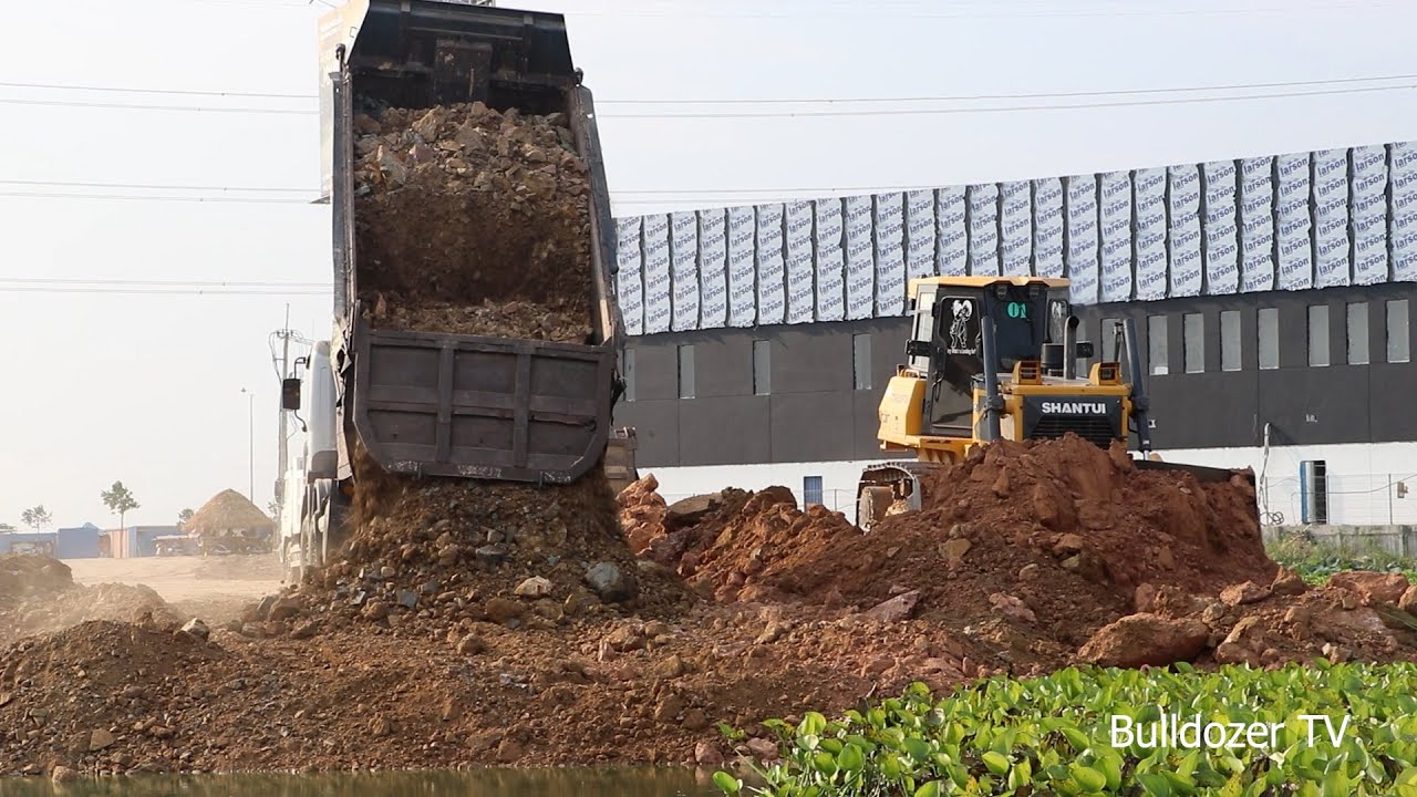 Mighty SHANTUI DH17 B2 Bulldozer Push Soil & Dump Trucks Working ...