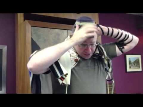 Putting on Tefillin - YouTube