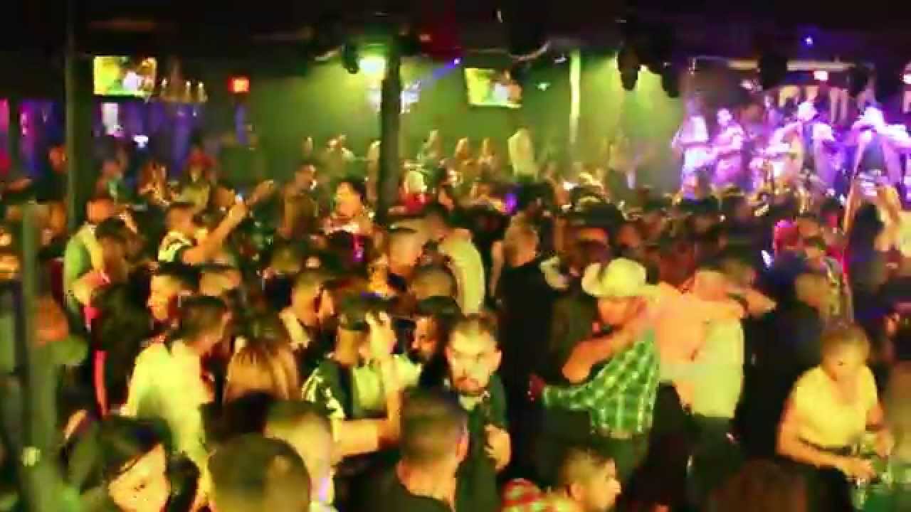 LA SEPTIMA BANDA Y DJ PARTY EN EL CLUB SILVERADO PHOENIX AZ - YouTube