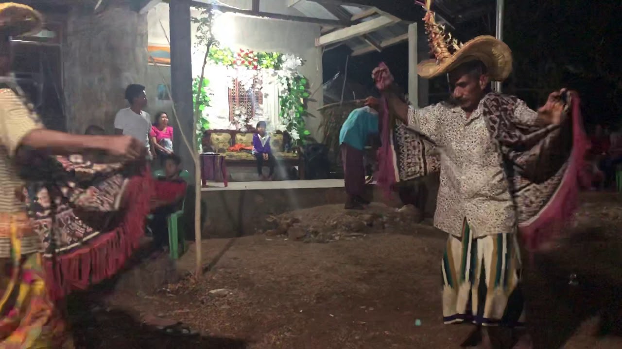 Tarian Ronggeng Budaya Rote Timur - YouTube