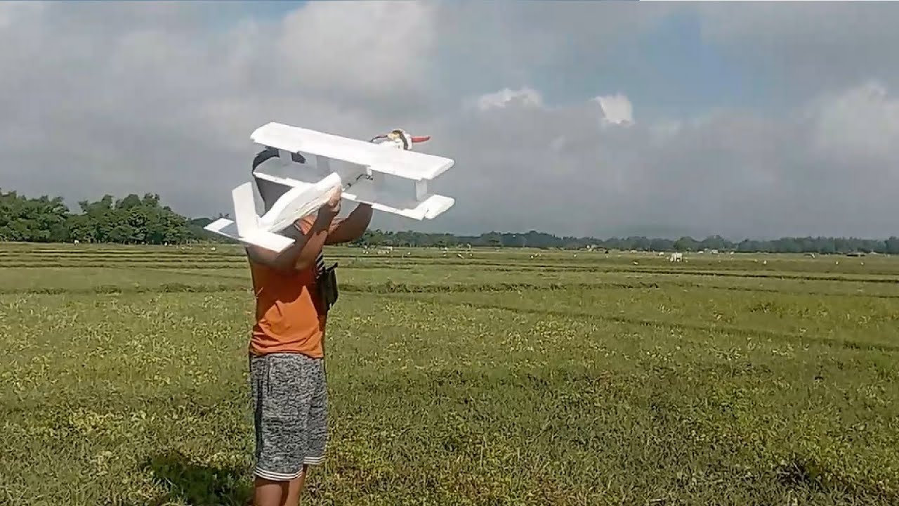 Biplane scratch build RC - YouTube