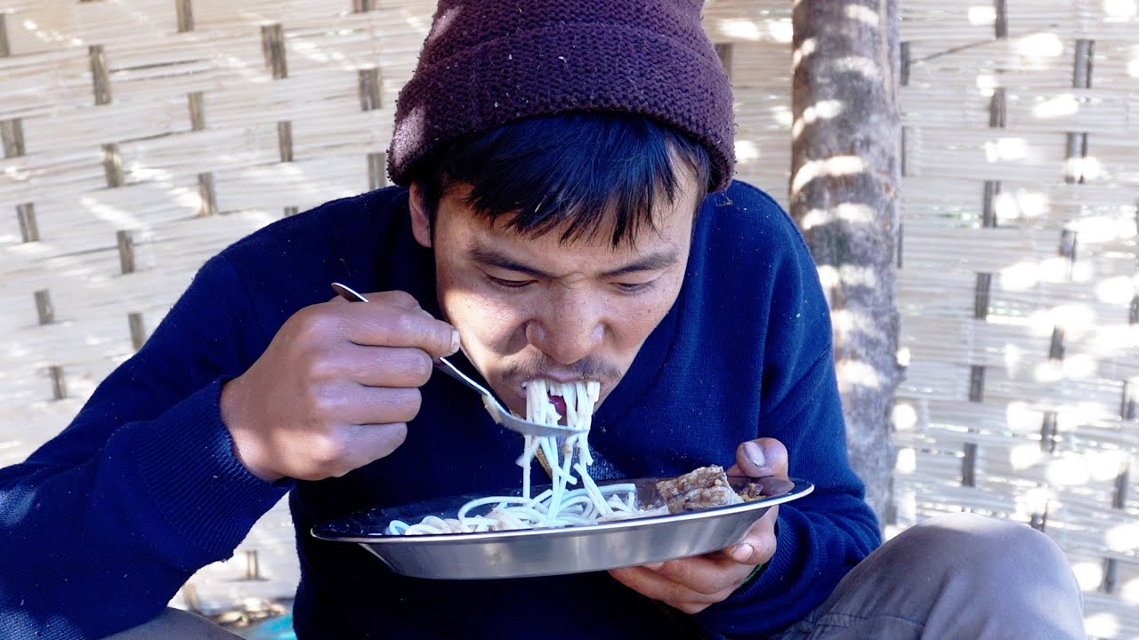 Buff noodles recipe || Nepali village Kitchen || - YouTube