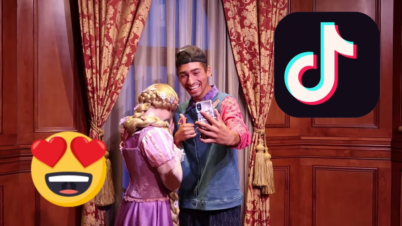 DISNEY PRINCESSES IN DISNEY WORLD "VIRAL TIKTOK" - YouTube