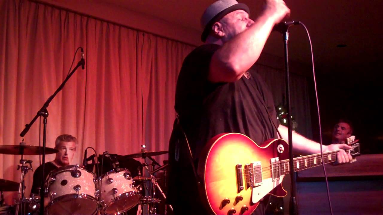 "Can't Sit Down" performed live by The Stompers, 2011-11-26 - YouTube