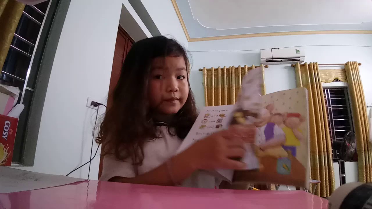 #QuynhAnh Reading Pig out story - YouTube