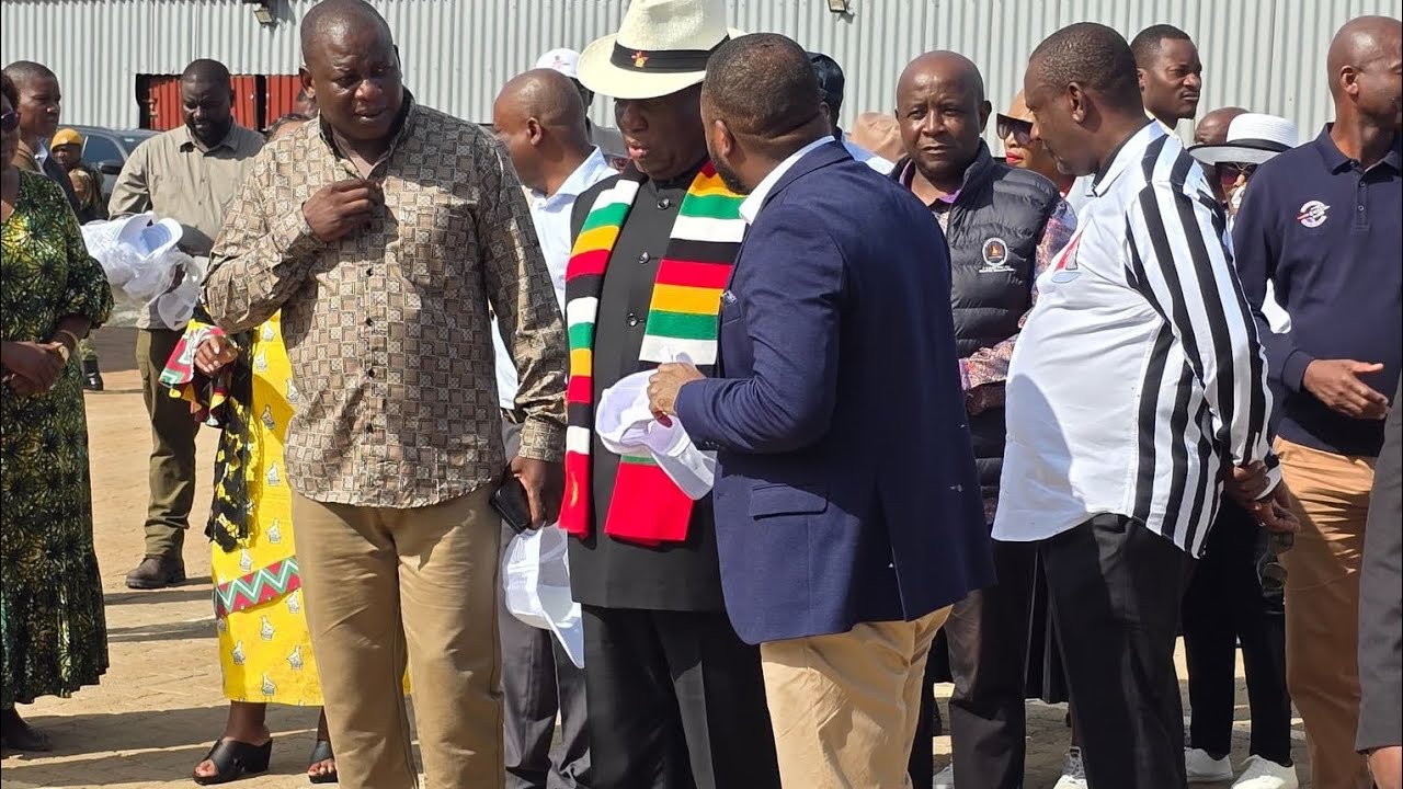 ZANU PF MP Akaba 10 bags dzeRice exposed naDriver - YouTube
