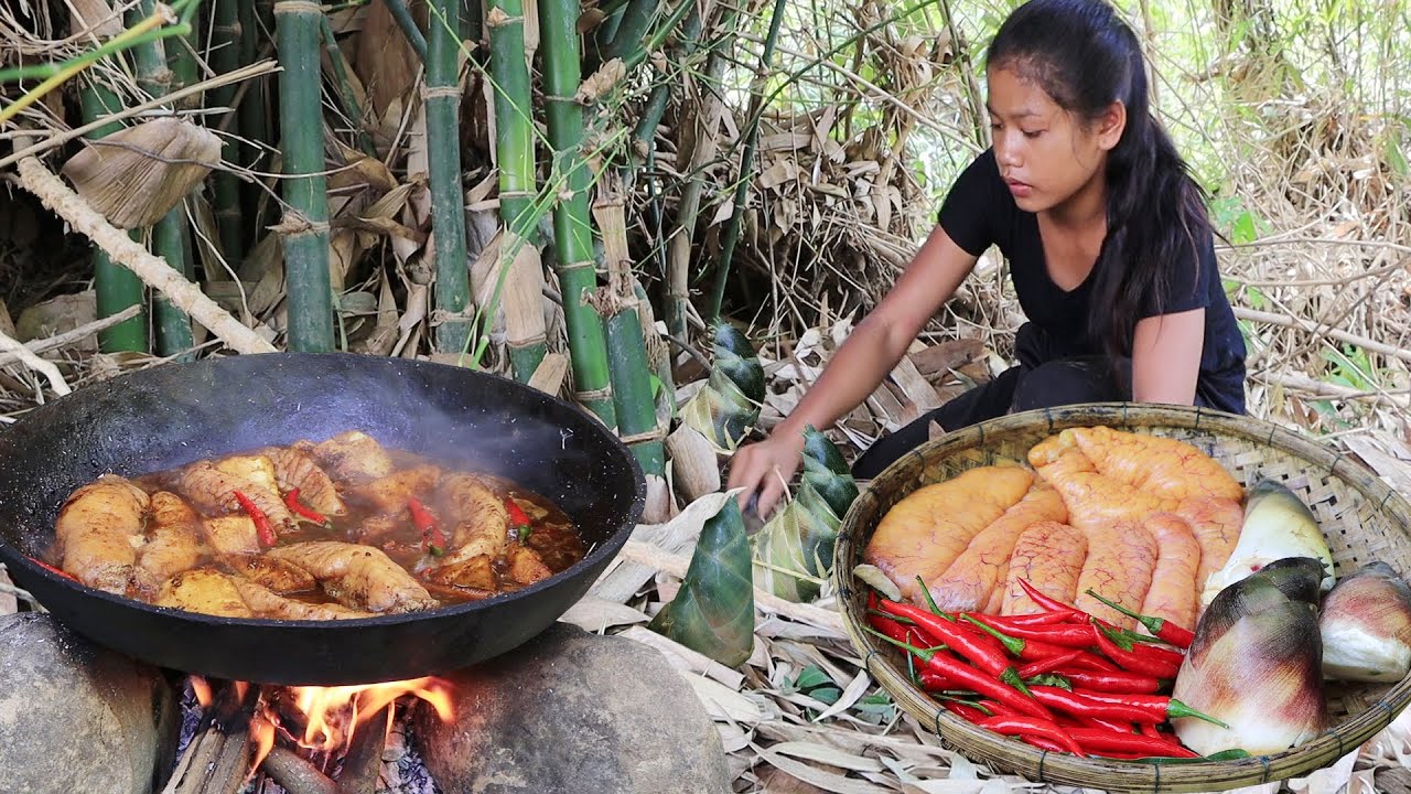 Survival in the rainforest: Cooking Egg fish Chili delicious with ...