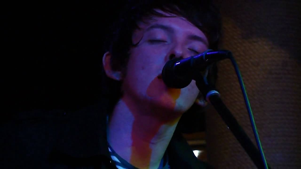 Chris Tennant performing with or without you live at cosmopol glasgow ...