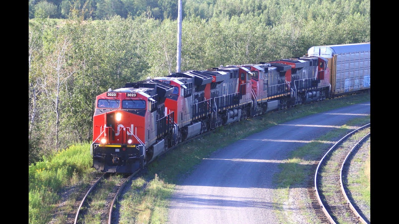 CN 3023 leads 5+1 train 305. - YouTube
