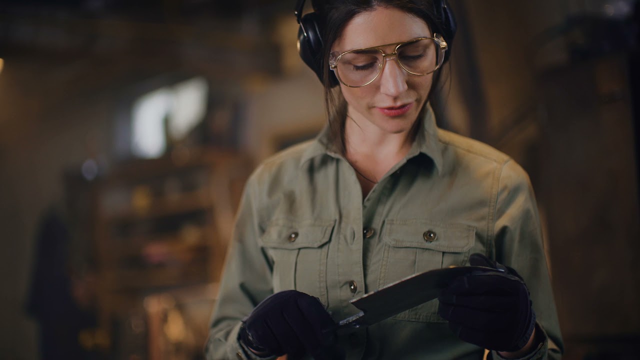 Forging Her Way: Professional Knifemaker Chelsea Miller - YouTube